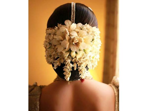 10 Gajra Hairstyles To Try On Kerala (Kasavu) Sarees This Onam # ...