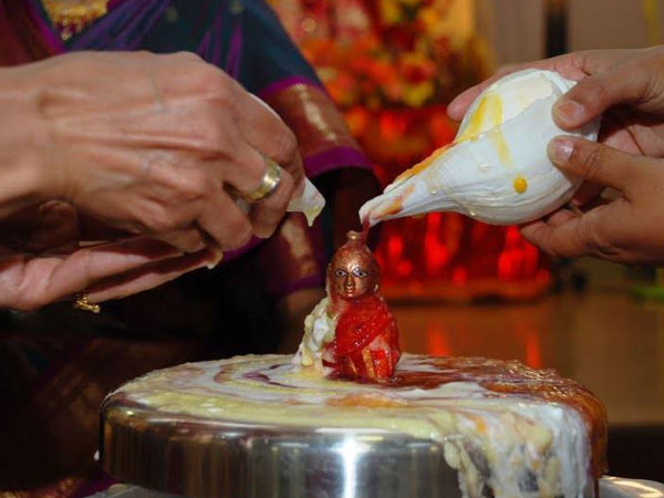 Rituals To Be Followed For Balipadyami Or Govardhan Puja - Boldsky.com
