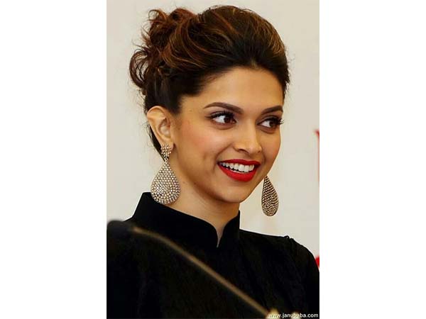 Amazing Eye Makeup Looks Of Deepika Padukone! - Boldsky.com