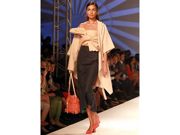 Italian Fashion Show: Amazon India Fashion Week S/S 2017 Partners Italy ...