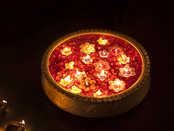 How to Prepare Diyas At Your Home for Diwali - Boldsky.com