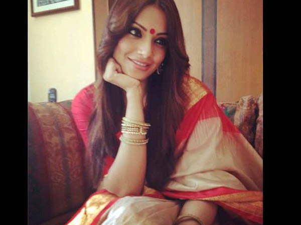 Significance Of Kumkum & Turmeric In Hinduism - Boldsky.com