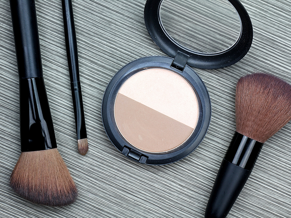 How To Get Sculpted Cheekbones With Makeup - Boldsky.com