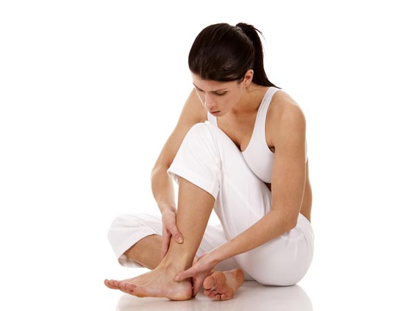 Never Ignore These Types Of Leg Pain, They Are Dangerous! - Boldsky.com