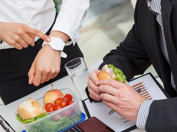 What's The Best Time To Eat? - Boldsky.com