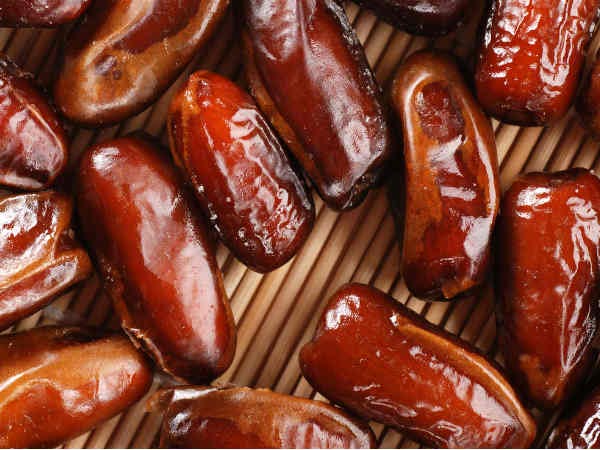 Eat Two Dates Daily And See What Happens! - Boldsky.com
