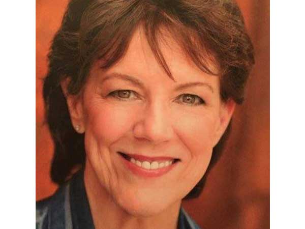 Meet The Woman Behind The Voice Of Apple's “SIRI” - Boldsky.com