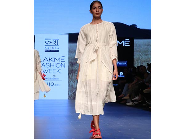 Ka Sha Wows Us With Its Ruffles, Tassels & Capes - Boldsky.com