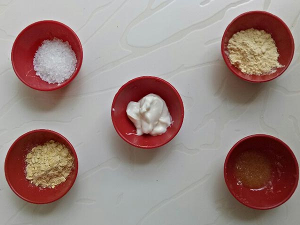 DIY: Mayonnaise And Oatmeal Foot Scrub - Boldsky.com