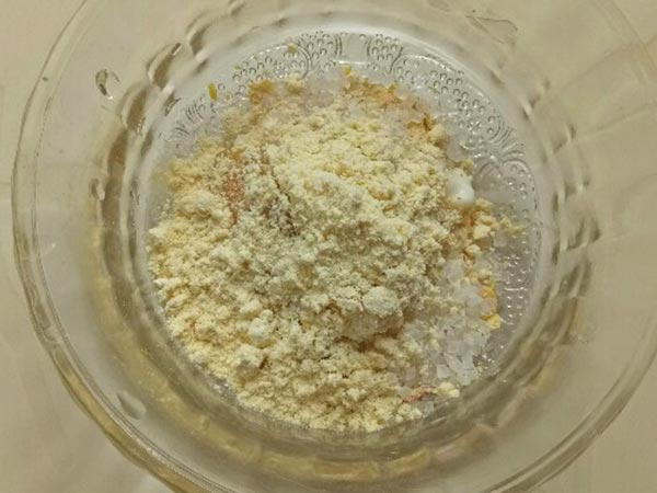 DIY: Mayonnaise And Oatmeal Foot Scrub - Boldsky.com