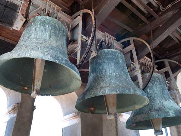 Ever Wondered Why We Ring Bells On Special Occasions? - Boldsky.com
