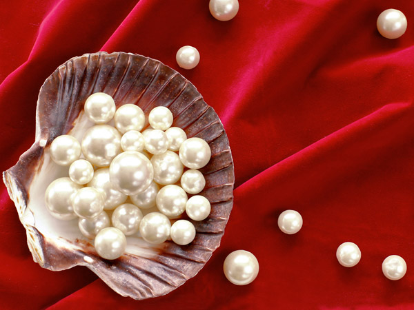Beauty Benefits Of Using Pearl On The Skin - Boldsky.com
