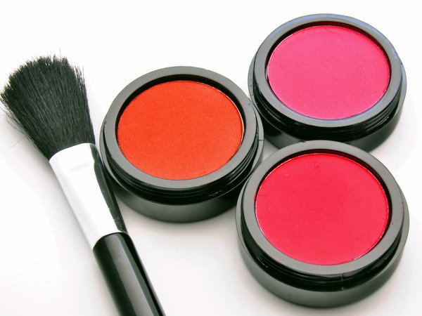 Makeup Ideas Every Girl With Pale Skin Should Follow - Boldsky.com