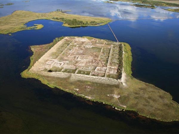 A Mysterious Fortress Has Puzzled The World!! - Boldsky.com