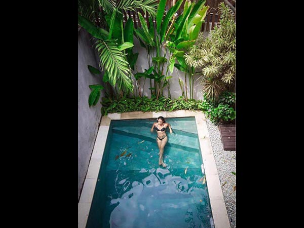 Krishna Shroff Steaming The Beach With Her Bold Outfit - Boldsky.com