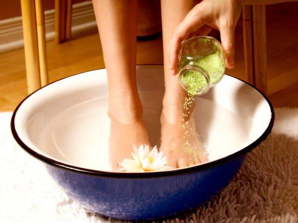 Easy Pedicure At Home: Try This Method! - Boldsky.com