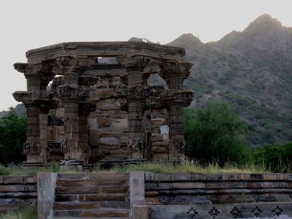 Curse On Rajasthan's Kiradu Temple That Turns Humans Into Stones ...