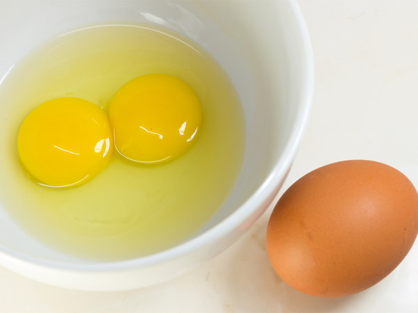 Are Raw Eggs Safe To Eat? Read To Know Which Eggs You Must Prefer ...