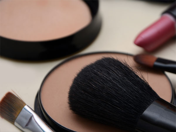 All You Need To Know About Bronzer And Its Uses - Boldsky.com