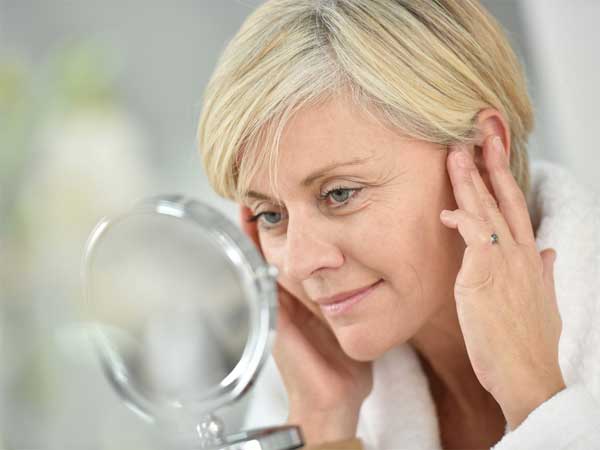 What Are The First Signs Of Ageing Skin In Women? - Boldsky.com