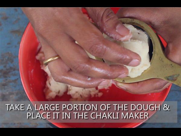 Chakli Recipe: How To Make Karnataka-style Chakkuli - Boldsky.com