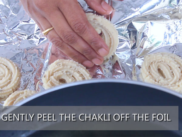 Chakli Recipe: How To Make Karnataka-style Chakkuli - Boldsky.com