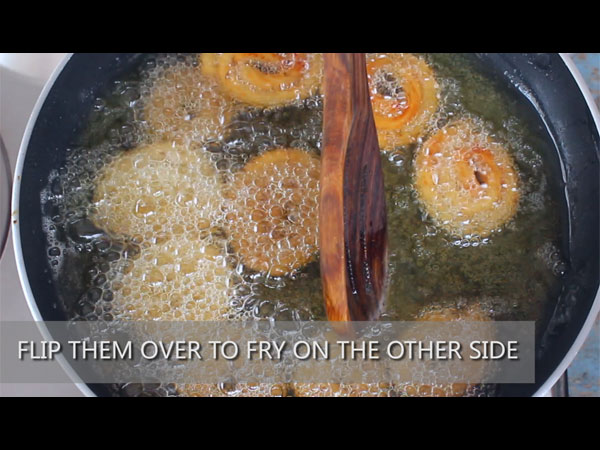 Chakli Recipe: How To Make Karnataka-style Chakkuli - Boldsky.com