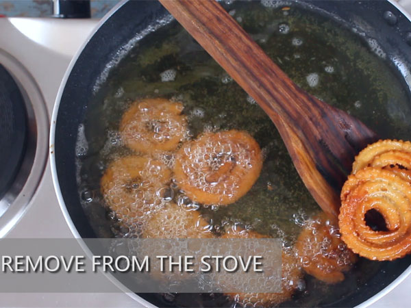Chakli Recipe: How To Make Karnataka-style Chakkuli - Boldsky.com