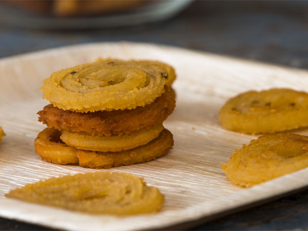 Chakli Recipe: How To Make Karnataka-style Chakkuli - Boldsky.com