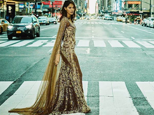 Celebrity Designers Turn Super Model Ujjwala Raut Into A Diva - Boldsky.com