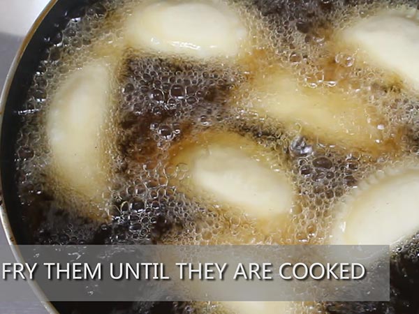 Kadubu Recipe | Fried Kadubu Recipe | Kayi Kadubu Recipe - Boldsky.com