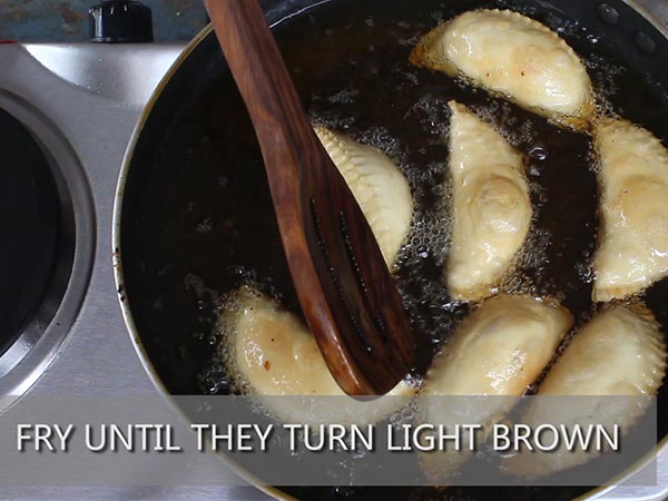 Kadubu Recipe | Fried Kadubu Recipe | Kayi Kadubu Recipe - Boldsky.com