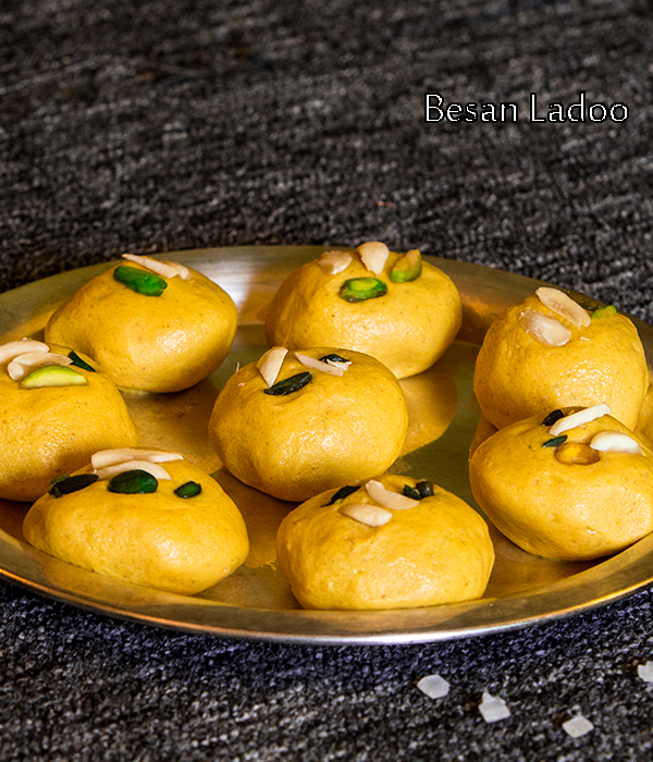 Besan Ladoo Recipe | How To Make Besan Ke Ladoo - Boldsky.com