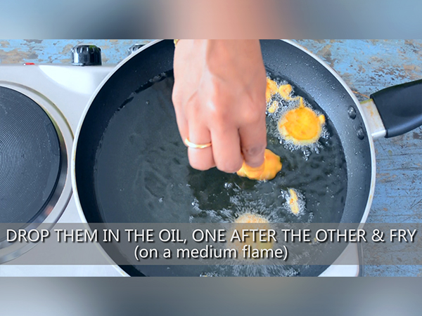 Heerekai Bajji Recipe: How To Make Ridge Gourd Bajji - Boldsky.com