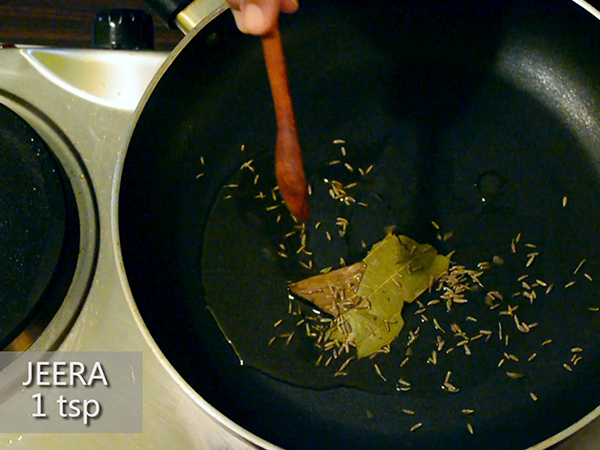 Luchi Aloor Dum Recipe: How To Make Bengali-style Poori And Dum Aloo ...