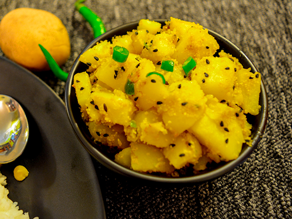 Aloo Posto Recipe: Bengali Potato With Poppy Seeds Recipe - Boldsky.com