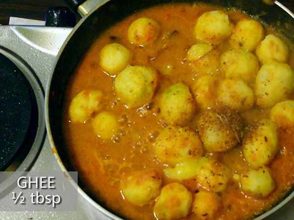 Luchi Aloor Dum Recipe: How To Make Bengali-style Poori And Dum Aloo ...