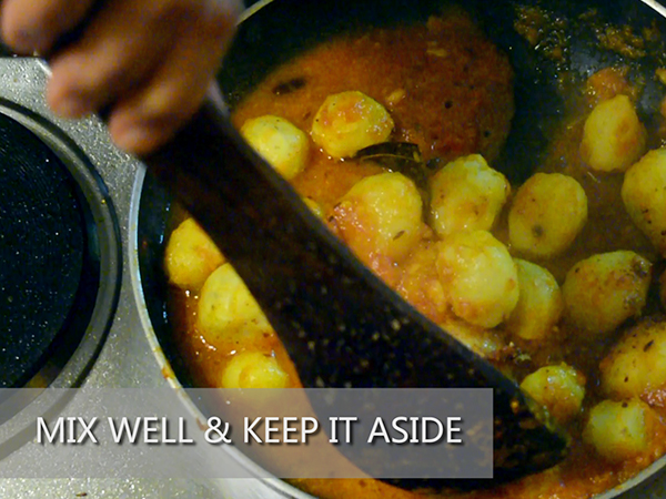 Luchi Aloor Dum Recipe: How To Make Bengali-style Poori And Dum Aloo ...