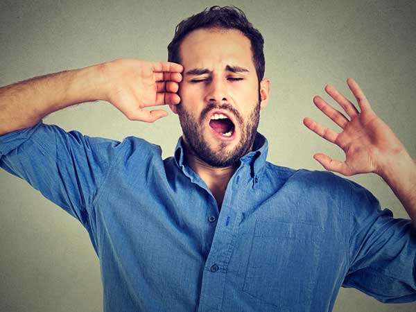 Why Yawning Is So Contagious Decoded - Boldsky.com