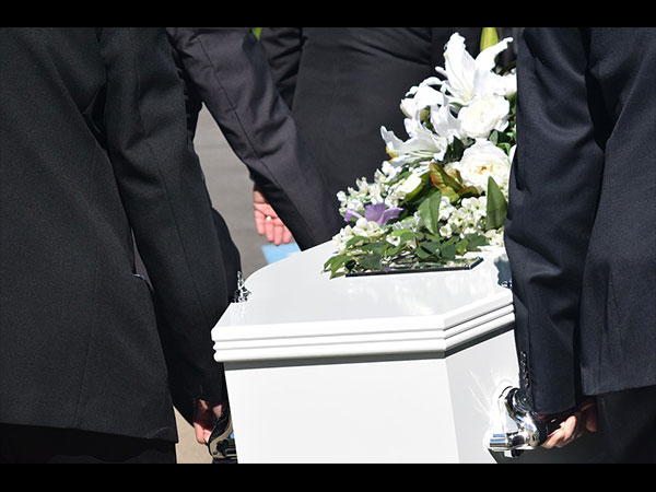 Real-life Stories: When A Woman Crashed Her Own Funeral! - Boldsky.com