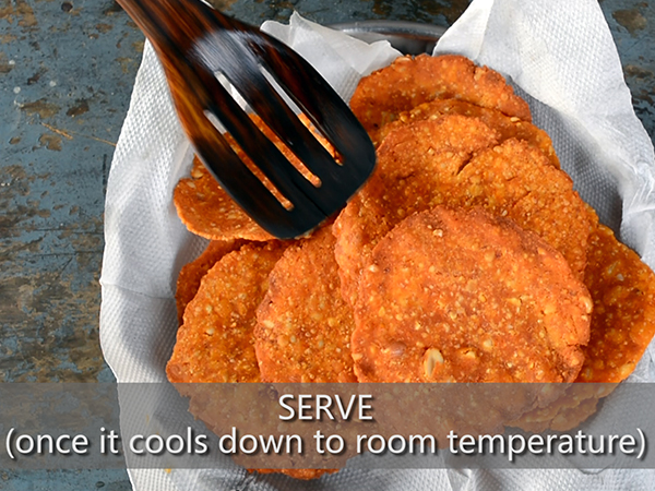 Nippattu Recipe: How To Make Thattai At Home - Boldsky.com