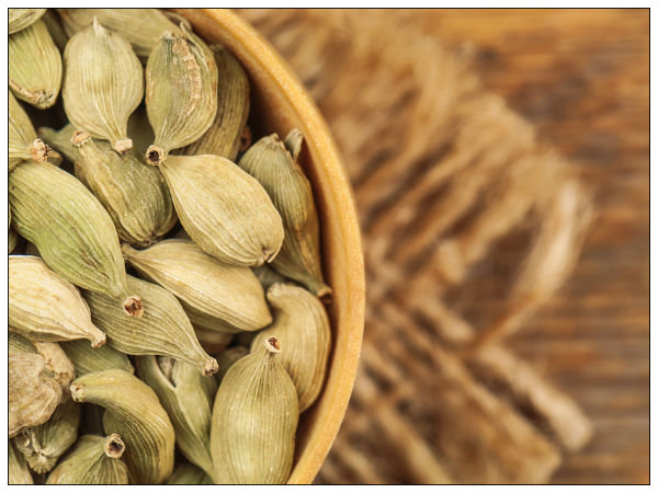 17 Mind-blowing Facts and Health Benefits of Cardamom (Elaichi ...