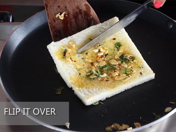 Tawa Garlic Bread Recipe: How To Prepare Garlic Bread At Home - Boldsky.com