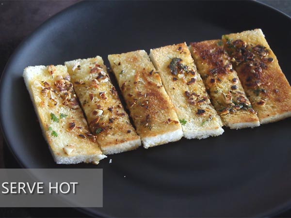 Tawa Garlic Bread Recipe: How To Prepare Garlic Bread At Home - Boldsky.com