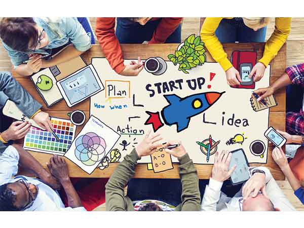 Different Types Of Colleagues We All Meet In Office - Boldsky.com