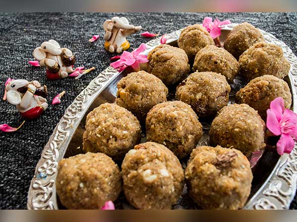 Tambittu Recipe | How To Make Roasted Gram Dal Laddu | Hurigadale ...