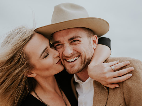 7 Ways To Bring A Morning Smile On Your Partner's Face - Boldsky.com