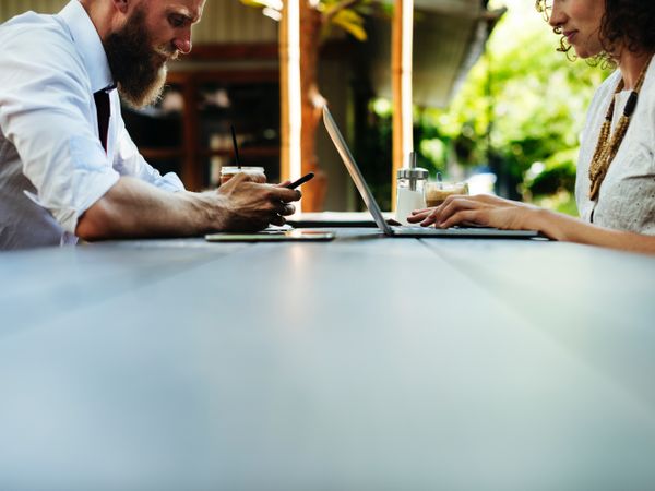 How Does Technology Ruin Relationships? - Boldsky.com