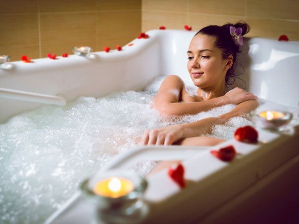 Why Hot Bath Could Be Good For Your Heart - Boldsky.com