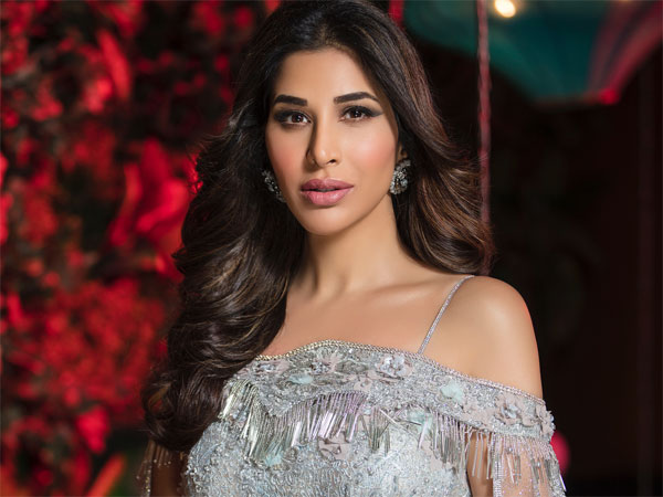 Sophie Choudry's Modern Lehenga Is Perfect For Brides Who Want To Look ...